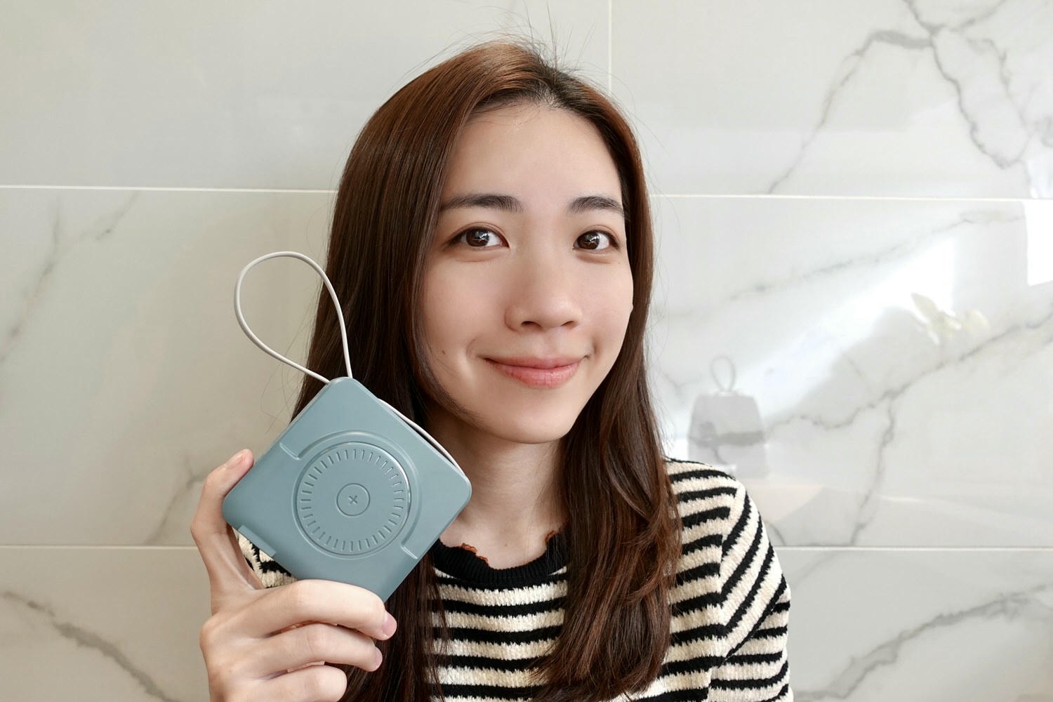 充電神器墨子MOZTECH「萬能充PRO水泥灰」多功能五合一行動電源！